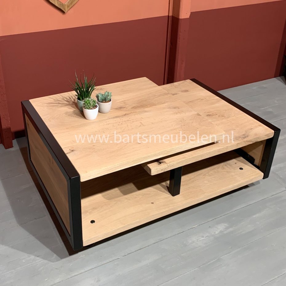 Industriële salontafel Colin van eikenhout en staal op maat