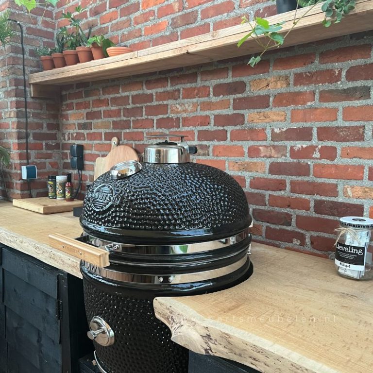 Een buitenkeuken in de overkapping. | Bartsmeubelen