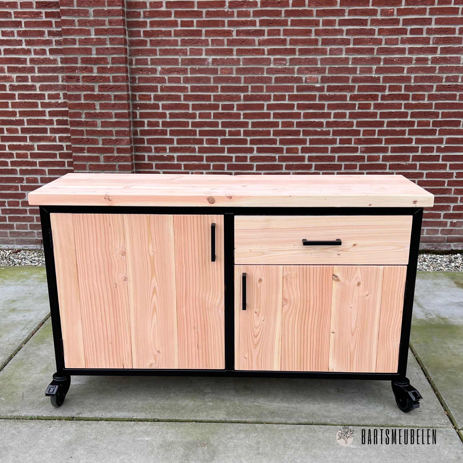 Douglas tuinkast met stalen frame op wielen | Bartsmeubelen